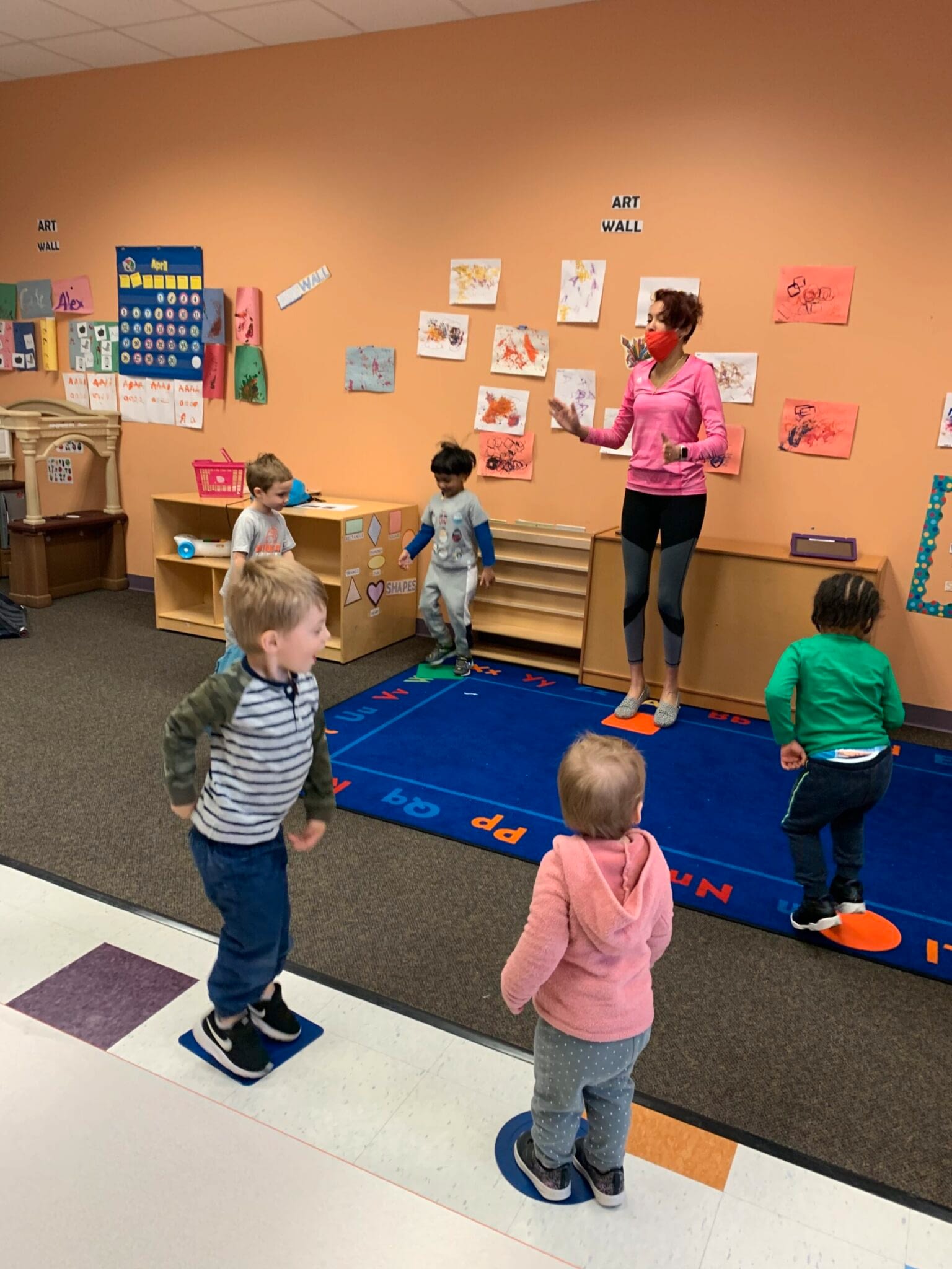 Day Care Activities & Learning Promoting Wellness / Discovery Village